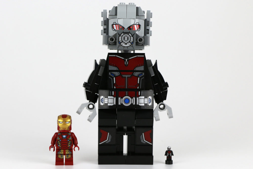 Dieser LEGO Marvel Giant-Man ist riesig! - zusammengebaut