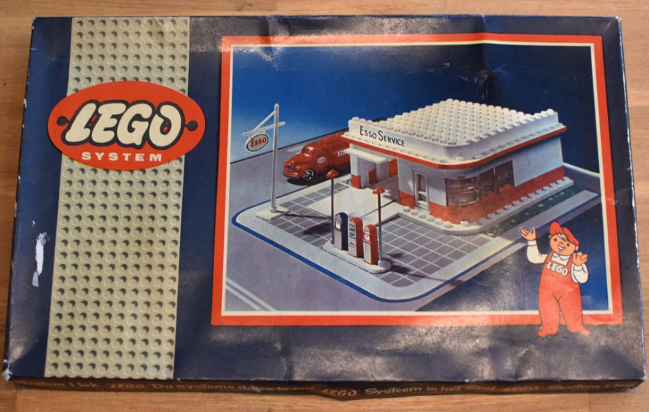 LEGO Esso Tankstelle 310-5 aus 1958 im Classic Review - zusammengebaut