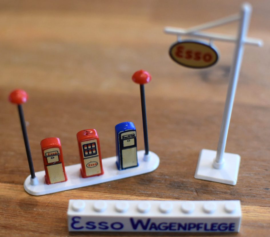 LEGO Esso Tankstelle 310-5 aus 1958 im Classic Review - zusammengebaut