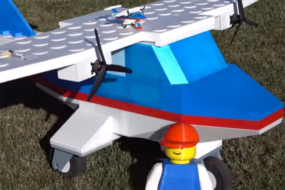 LEGO Flugzeug aus dem Jahre 1990 hebt endlich ab - zusammengebaut