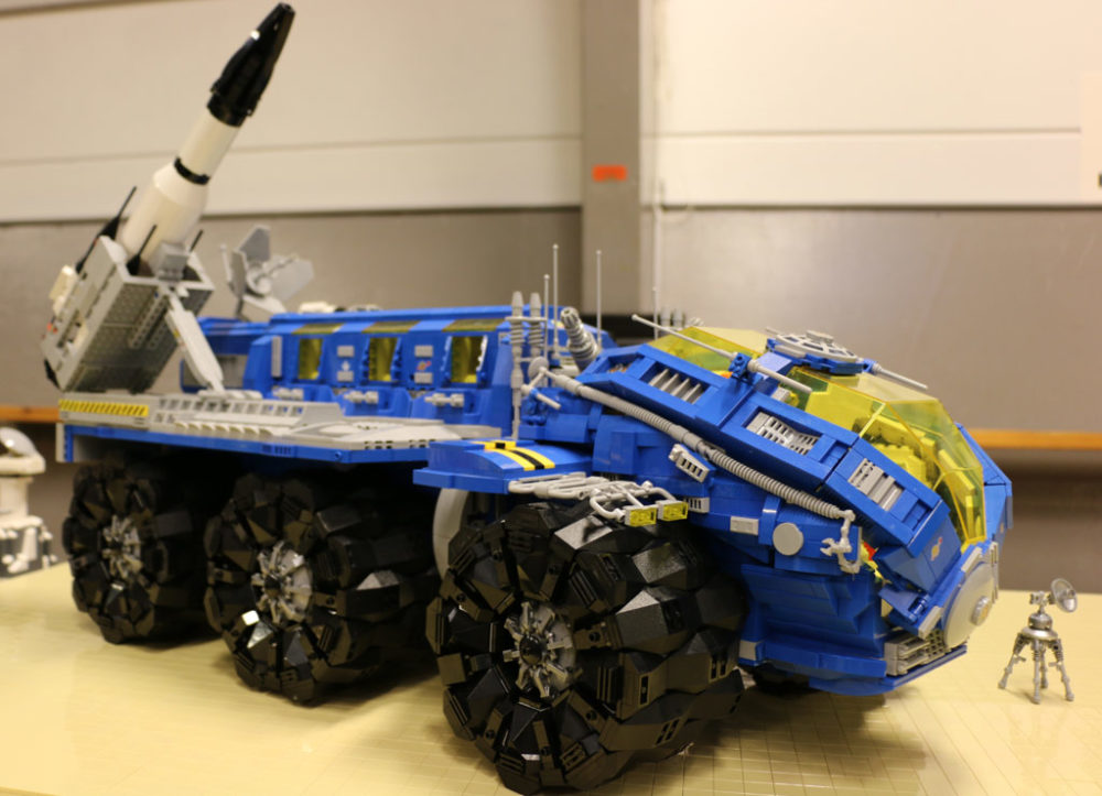 LEGO Classic Space MOC: Skylar Landing Tower - zusammengebaut