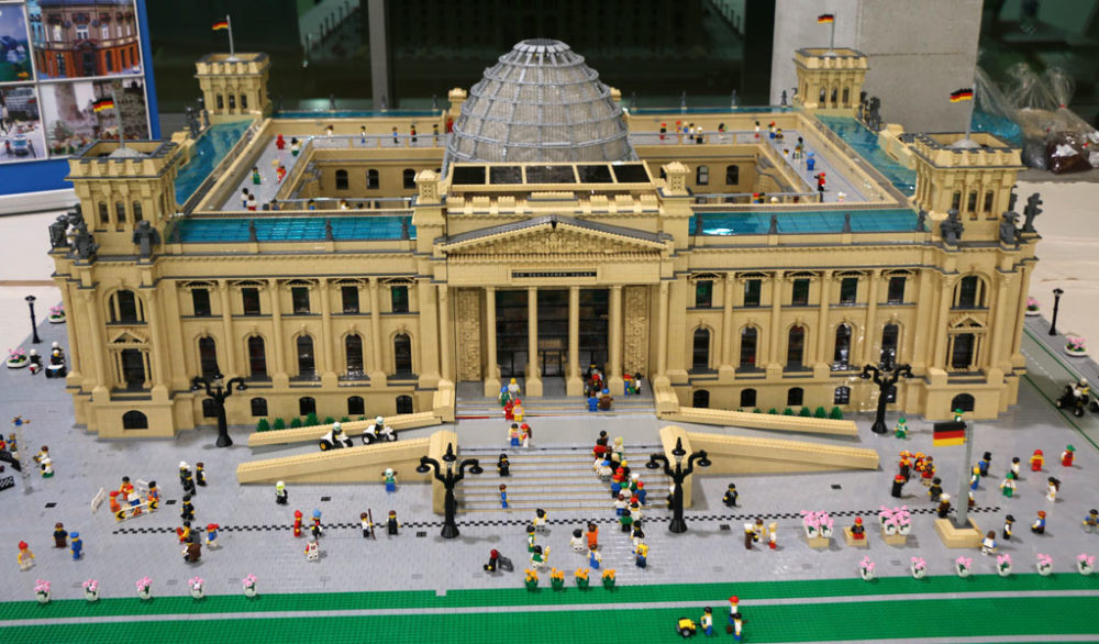 LEGO Nachbau des Berliner Reichstag gastierte in Hamburg - zusammengebaut