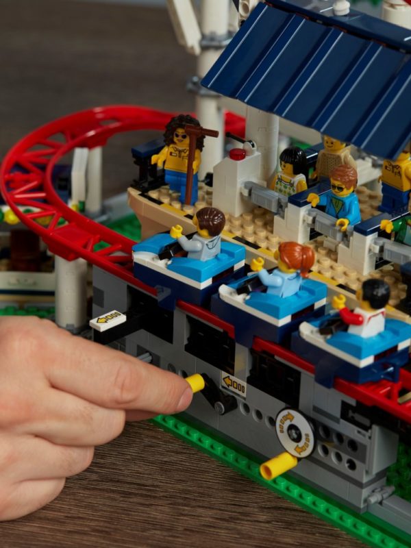 LEGO Creator Expert Roller Coaster 10261: Alle Details zur Achterbahn ...
