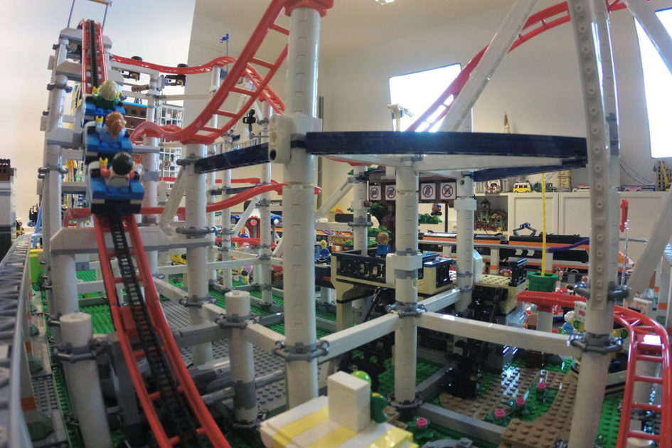 LEGO Creator Expert 10261 Achterbahn im Review - zusammengebaut