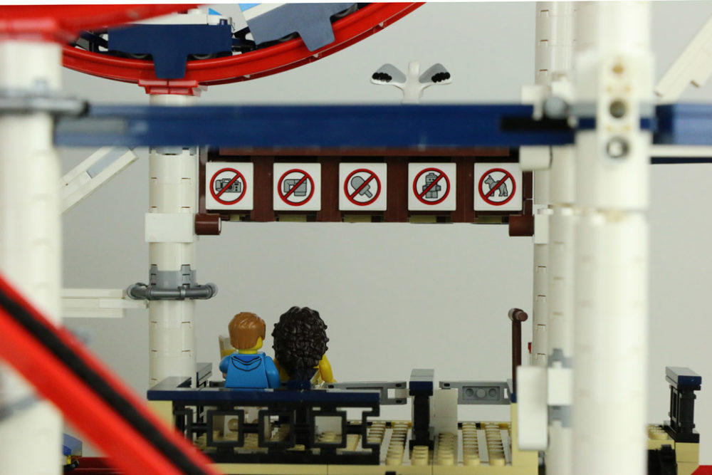 LEGO Creator Expert 10261 Achterbahn im Review - zusammengebaut