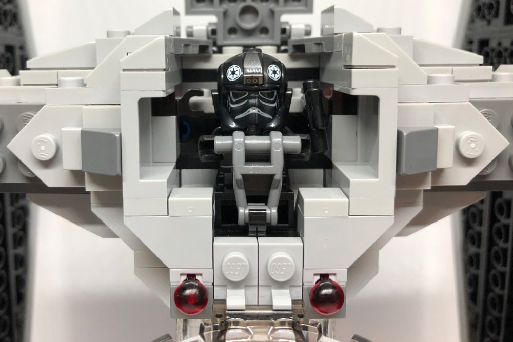 LEGO Star Wars Imperial TIE Fighter 75211 mit Wicked Bricks Ständer im ...