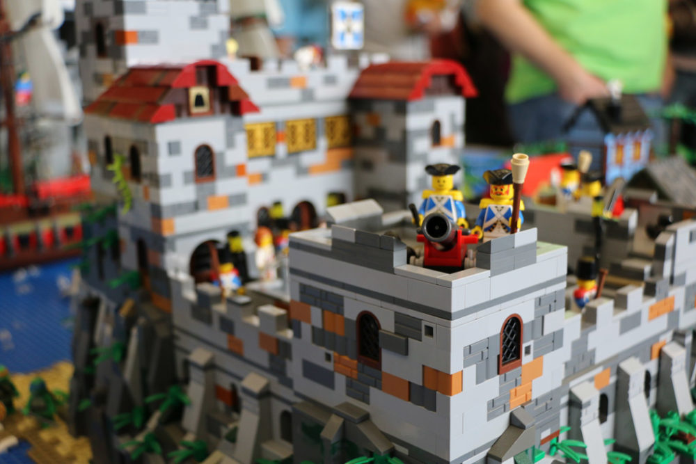 LEGO wie früher: Piraten-Insel mit vielen Schiffen - zusammengebaut