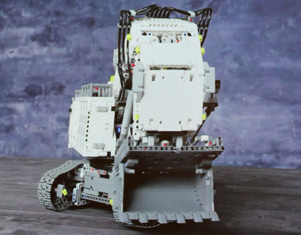 LEGO Technic Liebherr R 9800 42100: Erstes Bild der Box - zusammengebaut