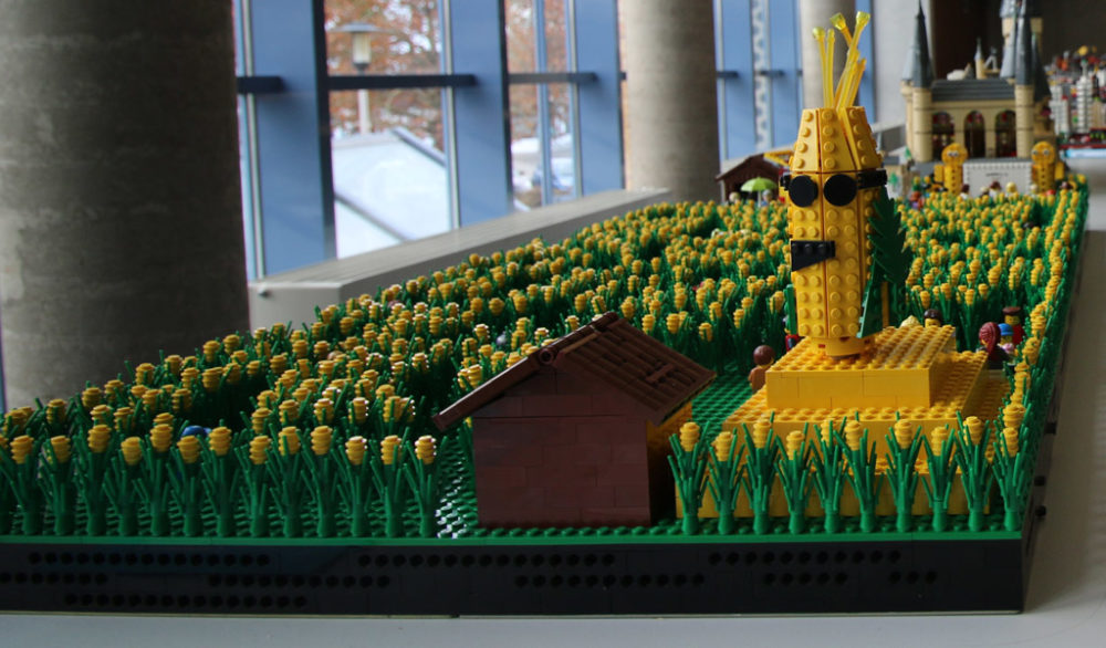 Riesiges LEGO Maislabyrinth - zusammengebaut