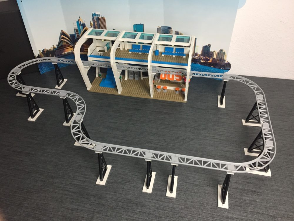 LEGO Skyline Express im Review: Hommage an die Monorail! - zusammengebaut