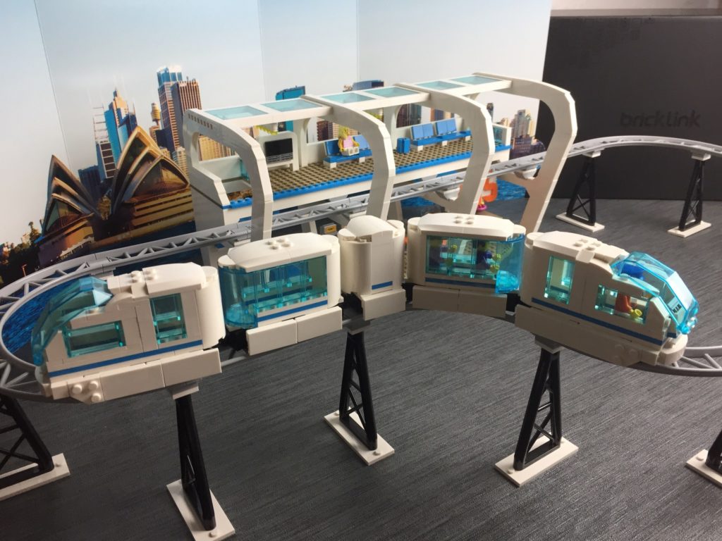 LEGO Skyline Express im Review: Hommage an die Monorail! - zusammengebaut