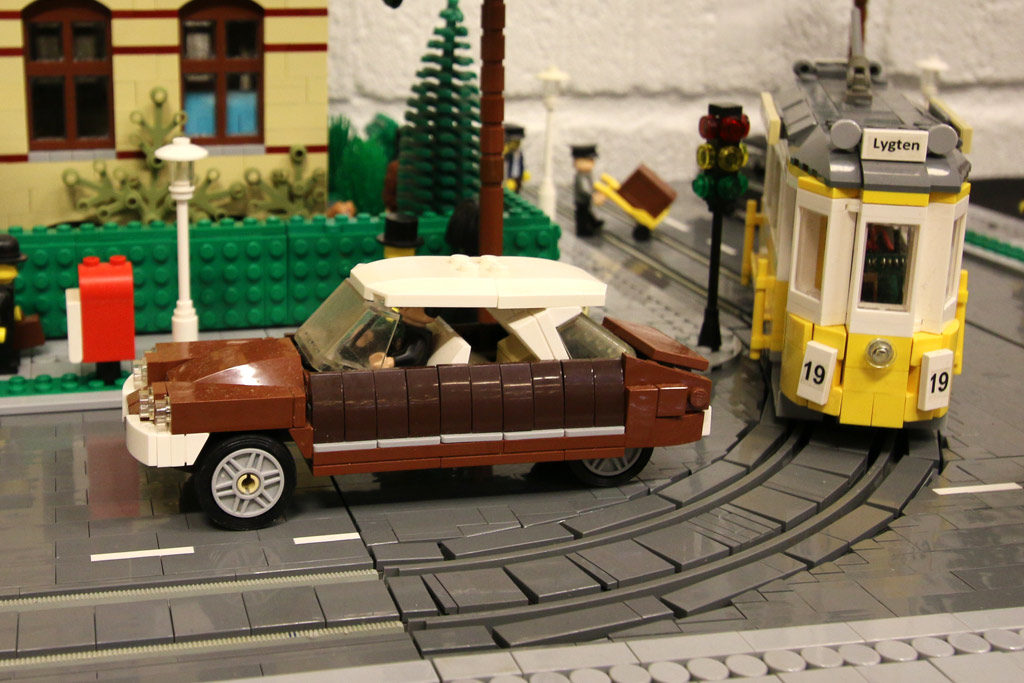 LEGO Modelle: Straßenbahn, Tempel, Skyline und Mario