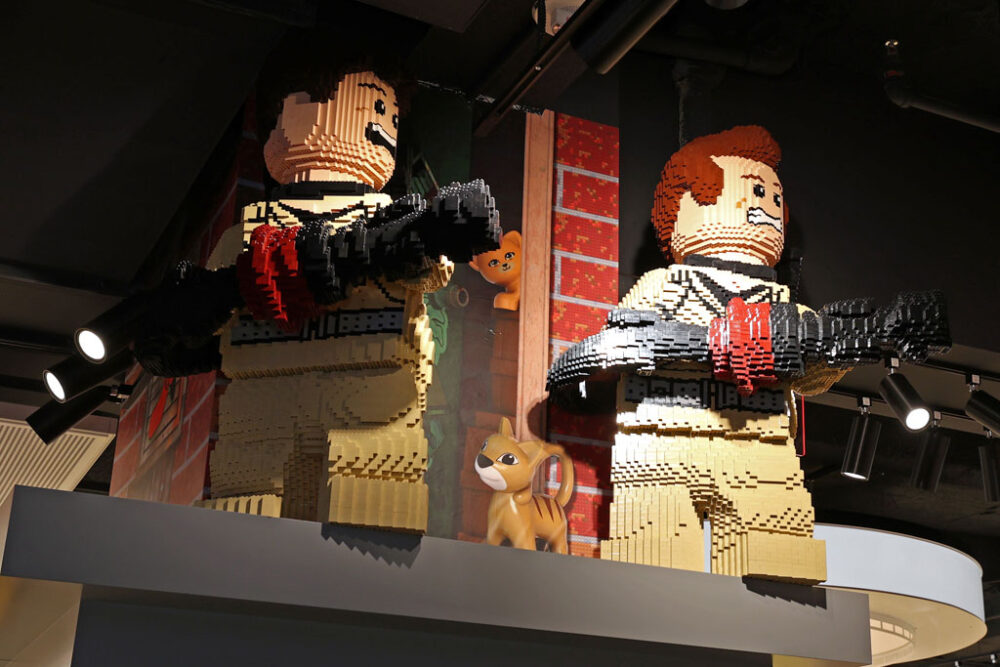 LEGO Flagship Store Fifth Avenue in New York City eröffnet mit Brick ...