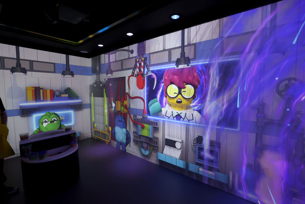 LEGO Flagship Store Fifth Avenue in New York City eröffnet mit Brick ...
