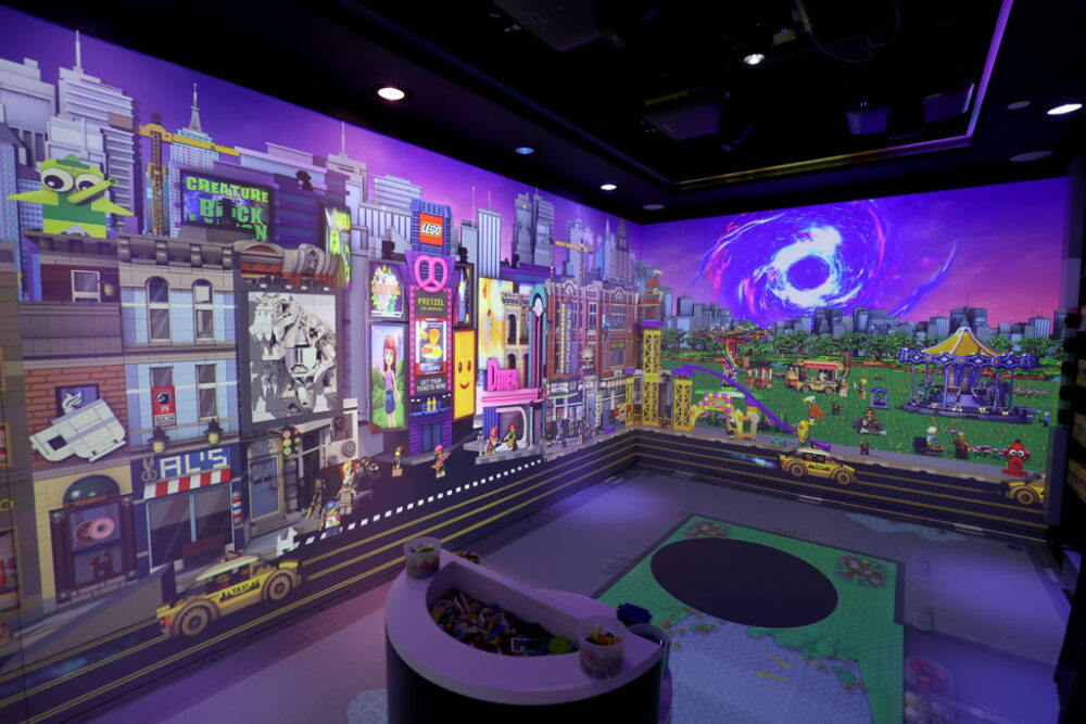 LEGO Flagship Store Fifth Avenue in New York City eröffnet mit Brick ...