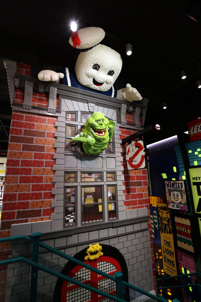 LEGO Flagship Store Fifth Avenue in New York City eröffnet mit Brick ...