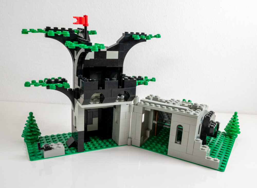 LEGO 6066 Forestmen Camouflaged Outpost im Classic Review - zusammengebaut