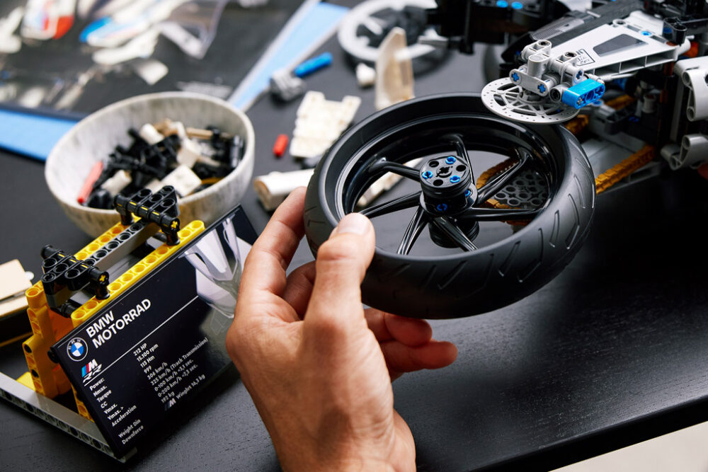 LEGO Technic 42130 BMW M 1000 RR offiziell vorgestellt! - zusammengebaut