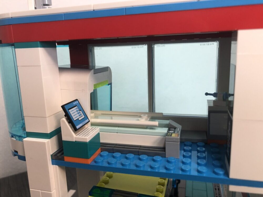 LEGO City 60330 Krankenhaus im Review - zusammengebaut