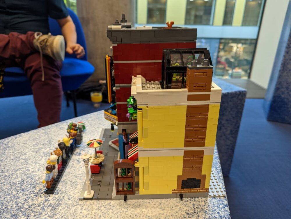 LEGO 10312 Jazz Club: Neues Modular Building 2023 – Bilder und ...