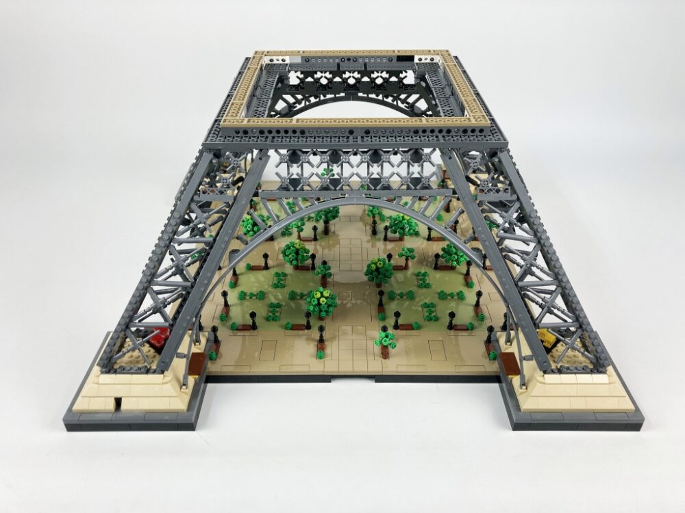 LEGO 10307 Eiffelturm im Review - zusammengebaut