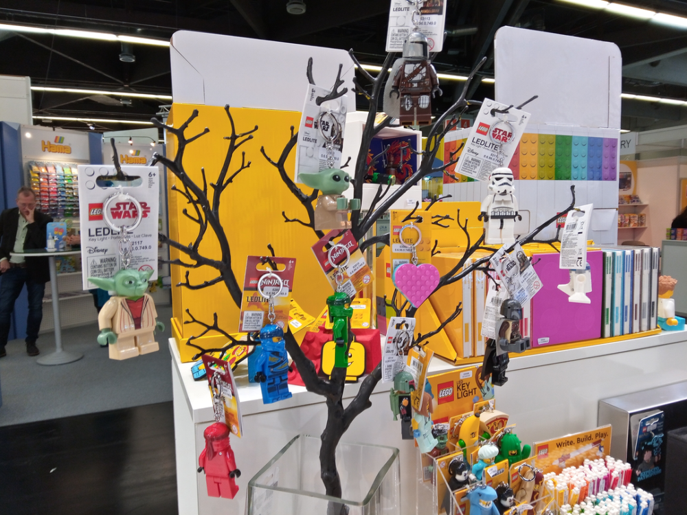 Spielwarenmesse 2023 in Nürnberg: Auf der Suche nach LEGO - zusammengebaut