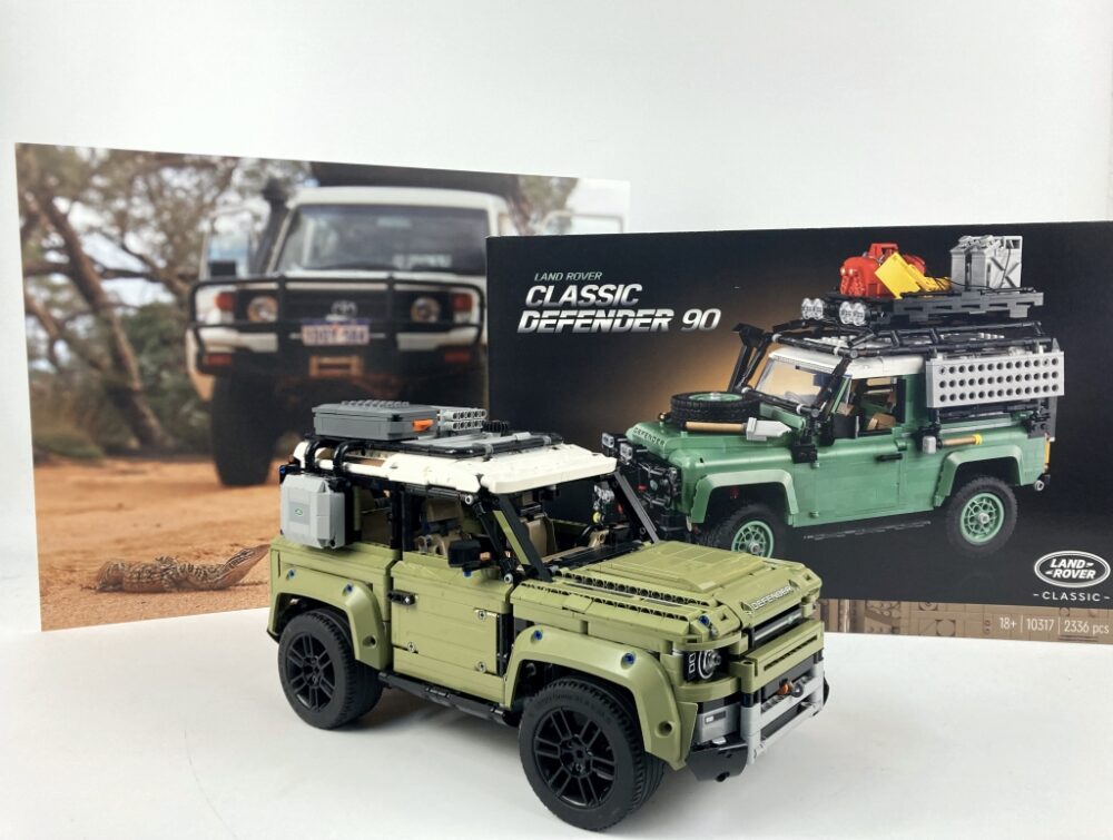 LEGO 10317 Klassischer Land Rover Defender 90 vs. 42110 Land Rover ...
