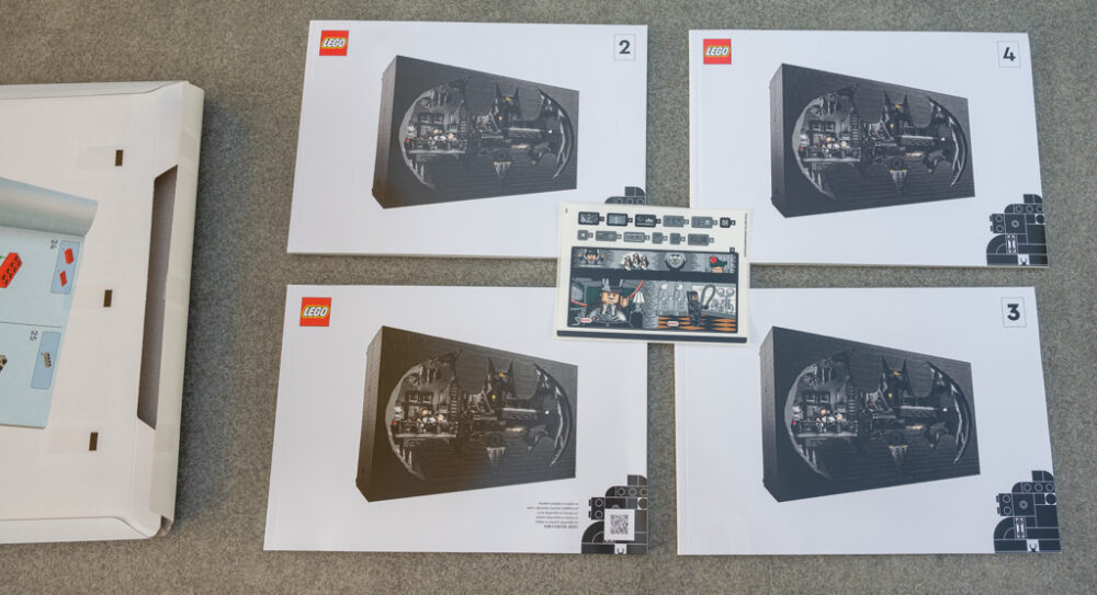 LEGO DC 76252 Bathöhle - Schaukasten im Review - zusammengebaut