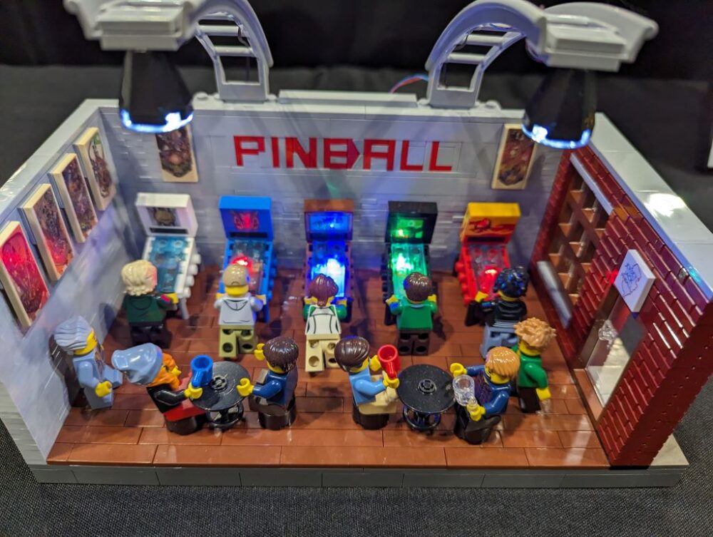 Alles blinkt! LEGO Flipper-Spielhalle - zusammengebaut