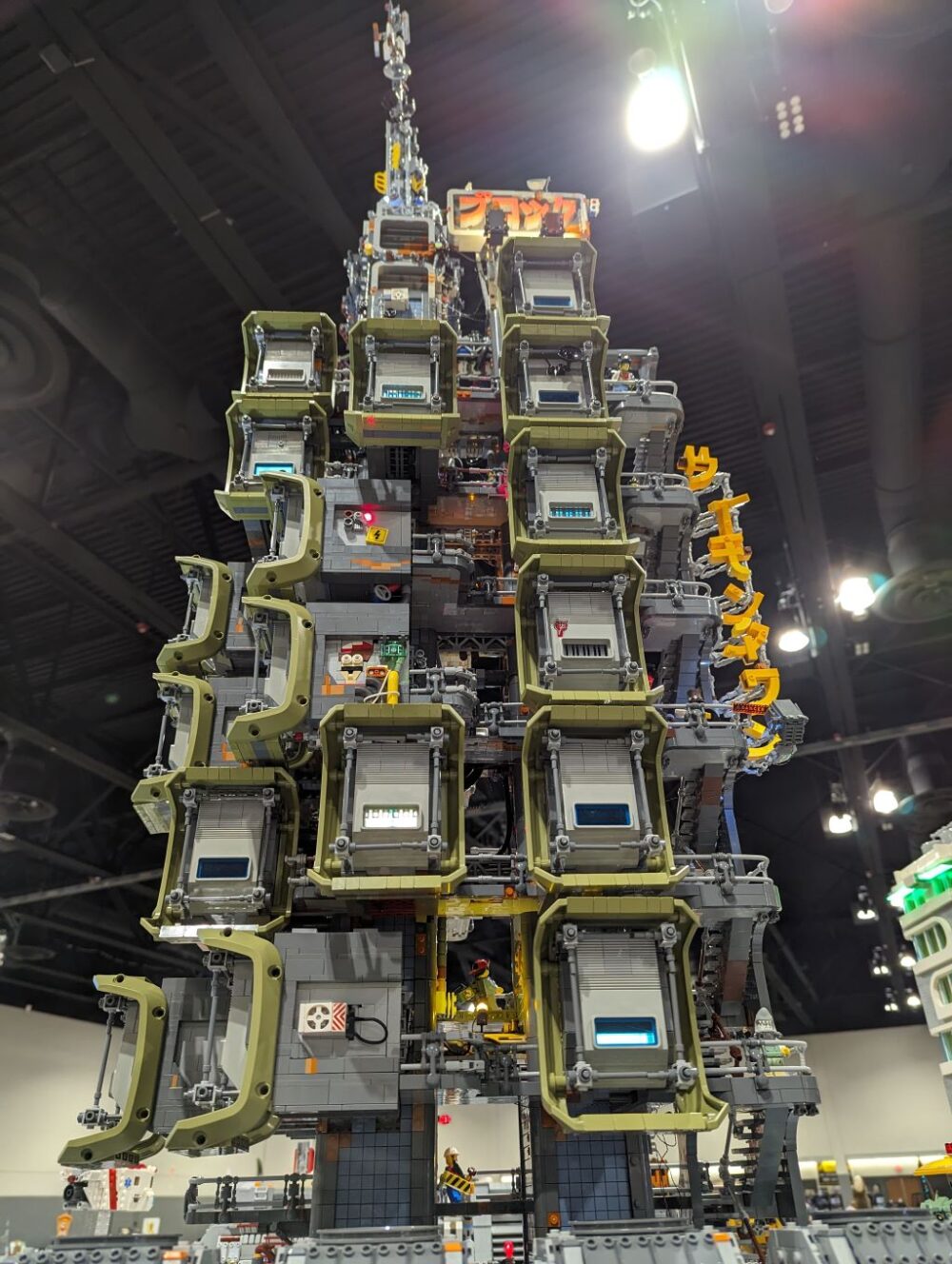 Riesiges LEGO Cyberpunk Modell von 80 Leuten: Interview und Bilder ...