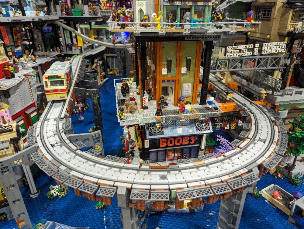 Riesiges LEGO Cyberpunk Modell von 80 Leuten: Interview und Bilder ...