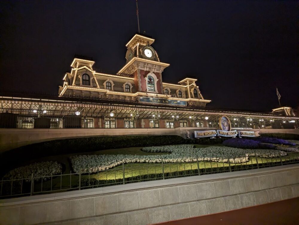 Walt Disney World: LEGO Sets im Original - zusammengebaut