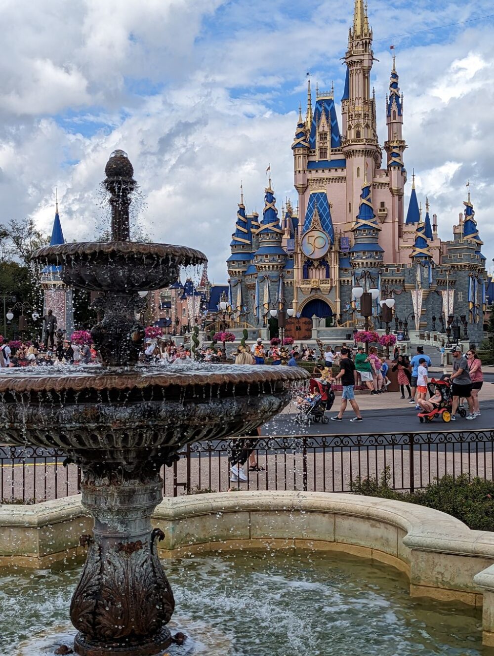 Walt Disney World: LEGO Sets im Original - zusammengebaut