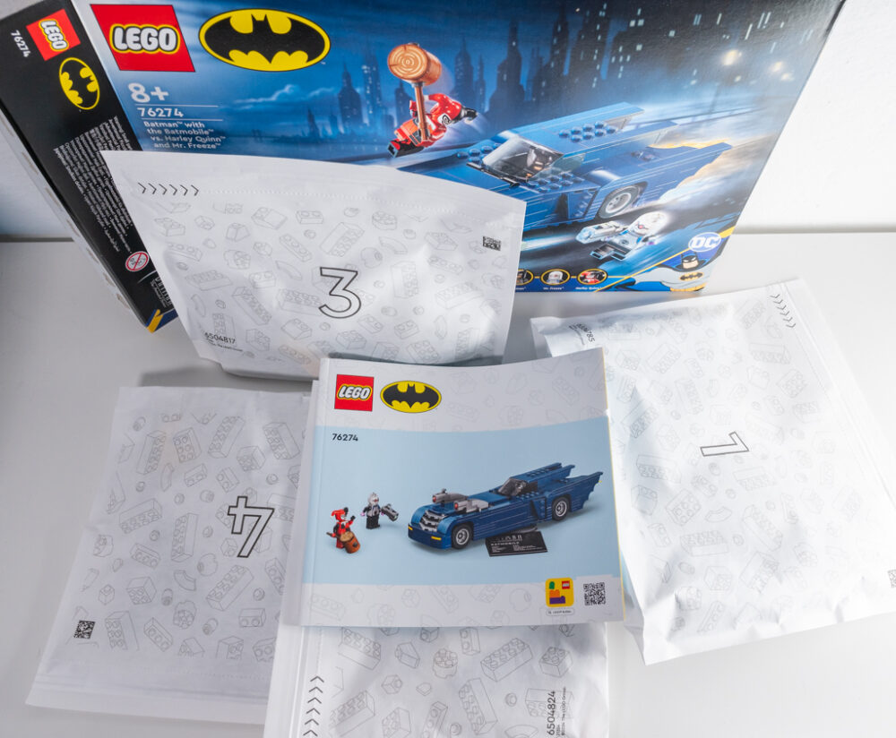 LEGO DC 76274 Batman im Batmobil vs. Harley Quinn und Mr. Freeze im ...