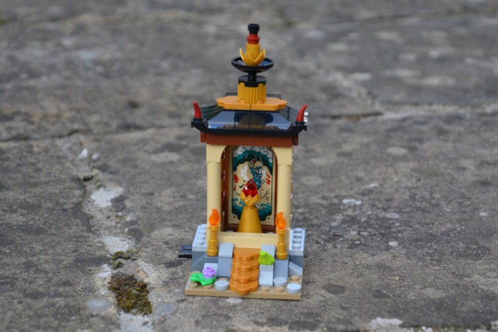 LEGO Monkie Kid 80056 Die neunköpfige Bestie im Review - zusammengebaut